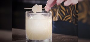 15 Best Alcoholic Drinks for Sore Throat and Cough (2023)